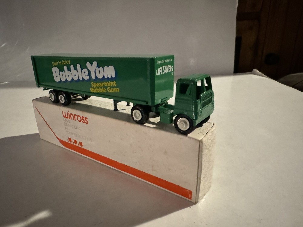Winross Bubble Yum Green Cabover Tractor Trailer with Lifesavers Beach ...