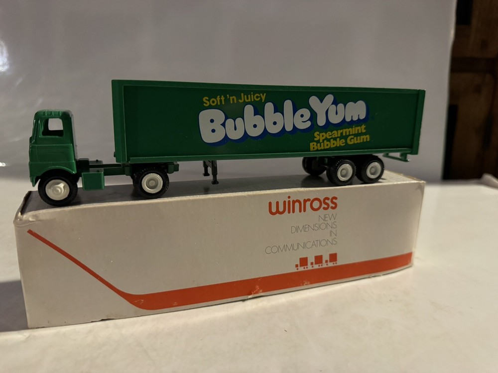 Winross Bubble Yum Green Cabover Tractor Trailer with Lifesavers Beach ...